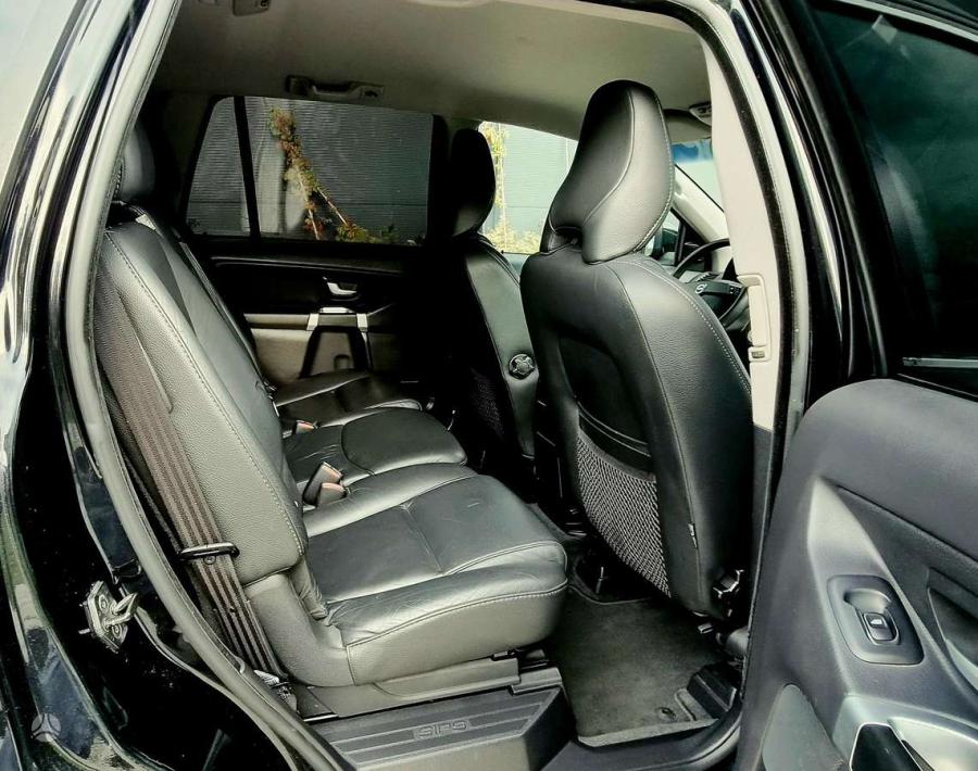 Black Volvo XC90 2010 in Vilnius, with an engine capacity of 2.40 L and mileage of 270 thousand km for 9499 €, photo 15 on AUTOMOTO.COM.LV