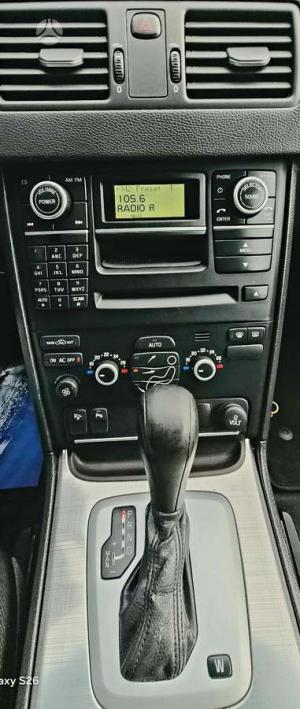 Black Volvo XC90 2010 in Vilnius, with an engine capacity of 2.40 L and mileage of 270 thousand km for 9499 €, photo 19 on AUTOMOTO.COM.LV