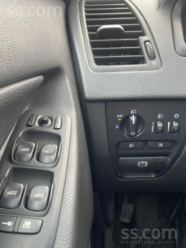 Melns Volvo XC90 2010 Rīga, ar dzinēja tilpumu 2.40 L un nobraukumu 0 tūkst. km par 7900 €, foto 8 vietnē AUTOMOTO.COM.LV