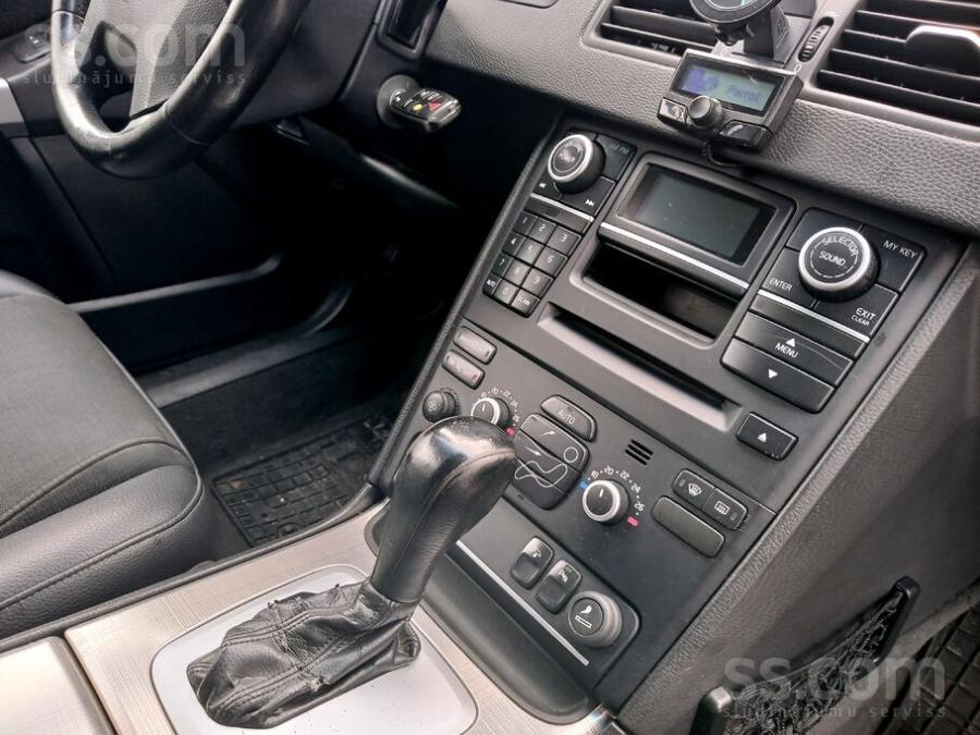 Melns Volvo XC90 2010 Rīga, ar dzinēja tilpumu 2.40 L un nobraukumu 0 tūkst. km par 5450 €, foto 16 vietnē AUTOMOTO.COM.LV