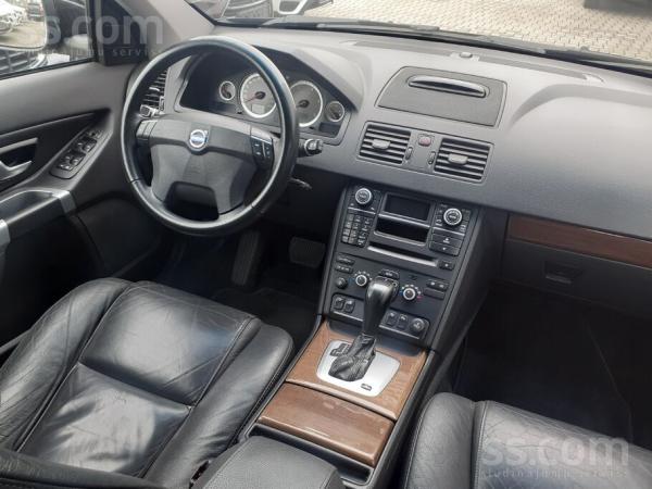 Volvo XC90 2010 Rīga vietnē Melns Volvo XC90 2010 Rīga, ar dzinēja tilpumu 2.40 L un nobraukumu 222 tūkst. km par 11200 €, foto 8 vietnē AUTOMOTO.COM.LV