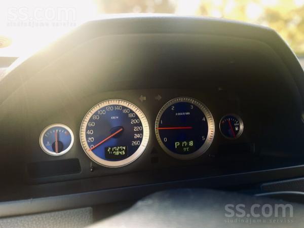 Black Volvo XC90 2011 in Ogre, with an engine capacity of 2.40 L and mileage of 218 thousand km for 8900 €, photo 11 on AUTOMOTO.COM.LV