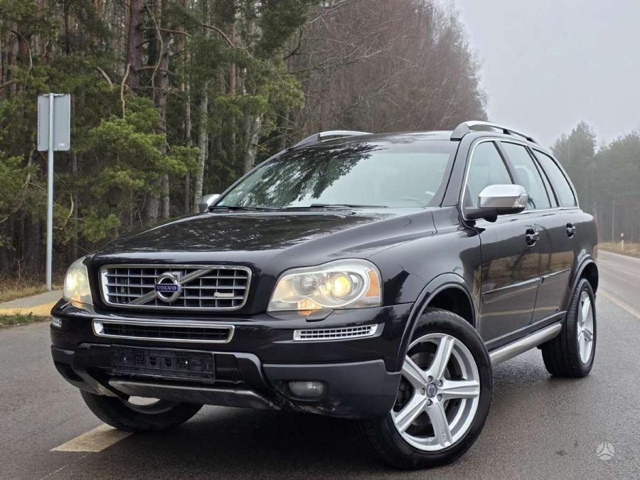 Melns Volvo XC90 2011 Viļņa, ar dzinēja tilpumu 2.40 L un nobraukumu 286 tūkst. km par 10350 €, foto 1 vietnē AUTOMOTO.COM.LV