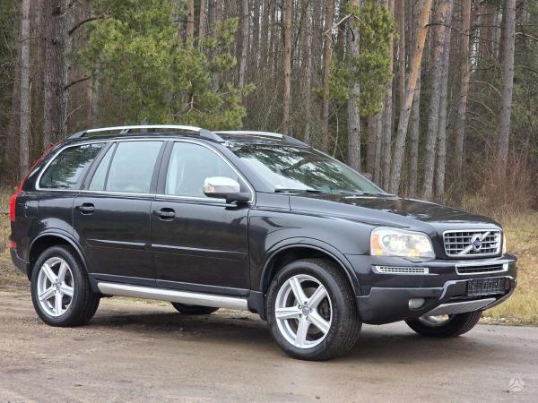 Black Volvo XC90 2011 in Vilnius, with an engine capacity of 2.40 L and mileage of 286 thousand km for 10350 €, photo 3 on AUTOMOTO.COM.LV