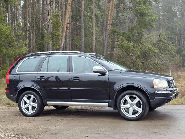 Black Volvo XC90 2011 in Vilnius, with an engine capacity of 2.40 L and mileage of 286 thousand km for 10350 €, photo 6 on AUTOMOTO.COM.LV