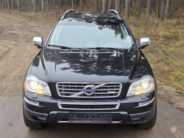 Black Volvo XC90 2011 in Vilnius, with an engine capacity of 2.40 L and mileage of 286 thousand km for 10350 €, photo 8 on AUTOMOTO.COM.LV