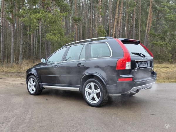 Black Volvo XC90 2011 in Vilnius, with an engine capacity of 2.40 L and mileage of 286 thousand km for 10350 €, photo 10 on AUTOMOTO.COM.LV