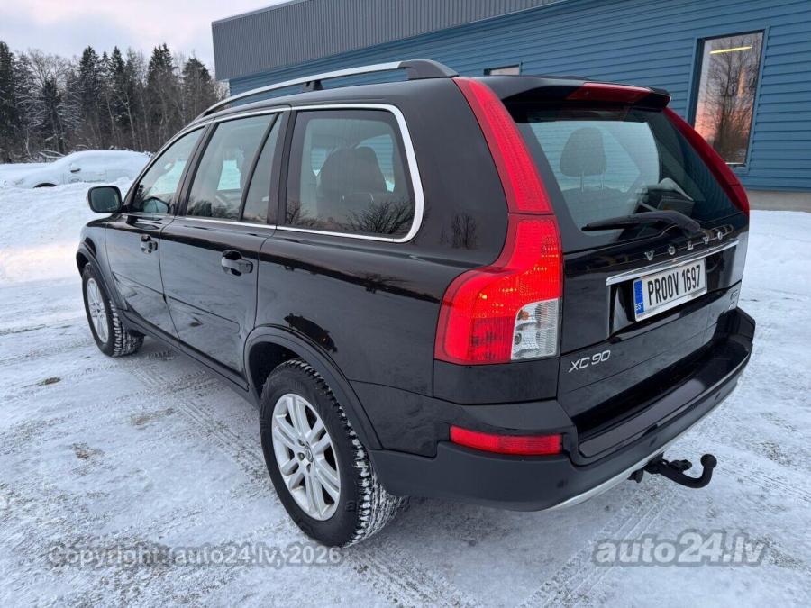 Black Volvo XC90 2011 in Rapla, with an engine capacity of 2.40 L and mileage of 258 thousand km for 10400 €, photo 4 on AUTOMOTO.COM.LV