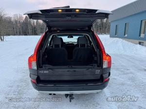Black Volvo XC90 2011 in Rapla, with an engine capacity of 2.40 L and mileage of 258 thousand km for 10400 €, photo 9 on AUTOMOTO.COM.LV