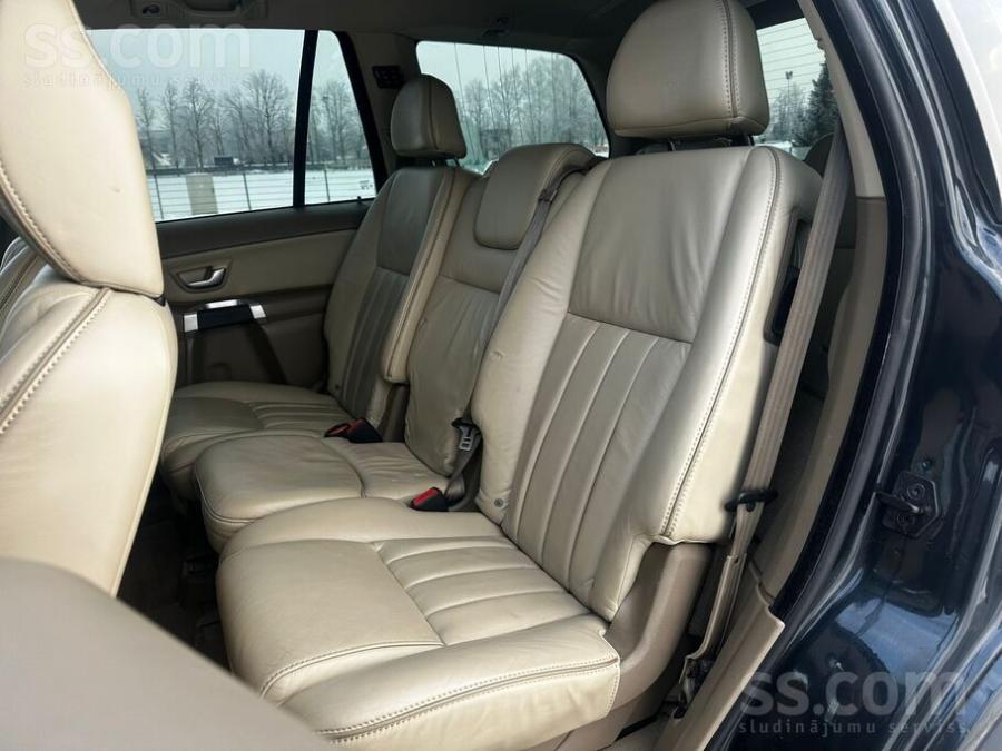 Melns Volvo XC90 2011 Jelgava, ar dzinēja tilpumu 2.40 L un nobraukumu 0 tūkst. km par 11800 €, foto 17 vietnē AUTOMOTO.COM.LV