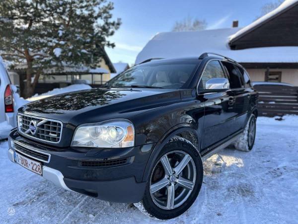 Black Volvo XC90 2011 in Siauliai, with an engine capacity of 2.40 L and mileage of 258 thousand km for 10500 €, photo 2 on AUTOMOTO.COM.LV