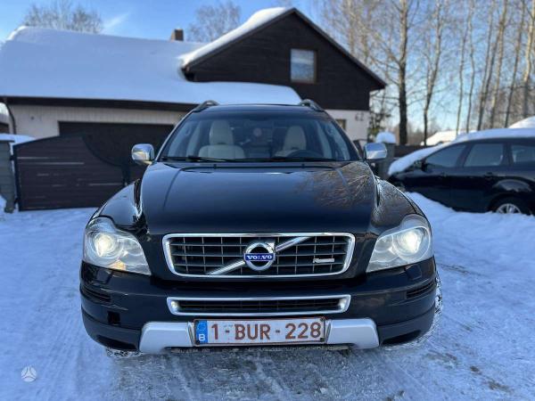 Black Volvo XC90 2011 in Siauliai, with an engine capacity of 2.40 L and mileage of 258 thousand km for 10500 €, photo 3 on AUTOMOTO.COM.LV