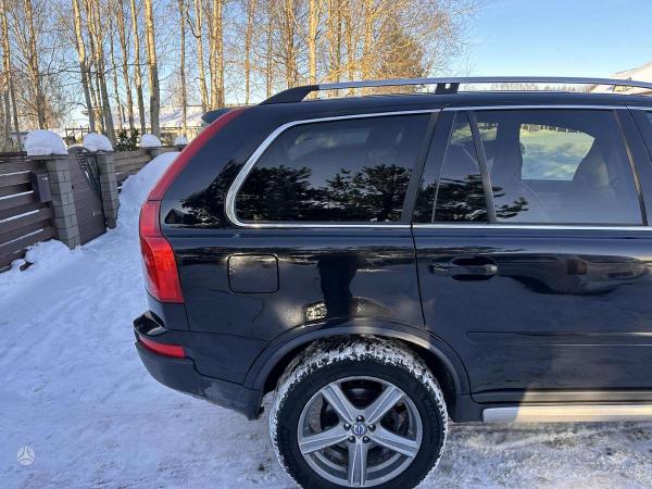 Black Volvo XC90 2011 in Siauliai, with an engine capacity of 2.40 L and mileage of 258 thousand km for 10500 €, photo 11 on AUTOMOTO.COM.LV