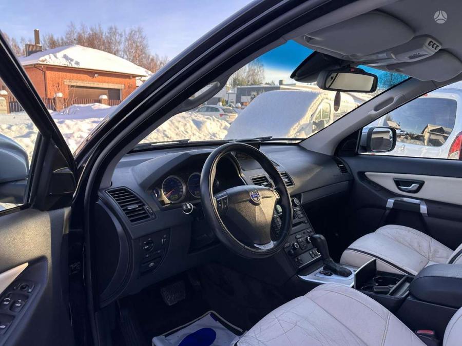 Melns Volvo XC90 2011 Šauļi, ar dzinēja tilpumu 2.40 L un nobraukumu 258 tūkst. km par 10500 €, foto 14 vietnē AUTOMOTO.COM.LV