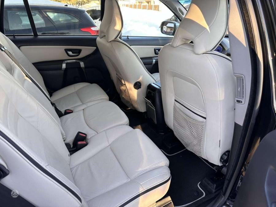 Melns Volvo XC90 2011 Šauļi, ar dzinēja tilpumu 2.40 L un nobraukumu 258 tūkst. km par 10500 €, foto 18 vietnē AUTOMOTO.COM.LV