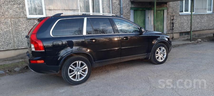 Melns Volvo XC90 2011 Preiļi, ar dzinēja tilpumu 2.40 L un nobraukumu 272 tūkst. km par 10000 €, foto 3 vietnē AUTOMOTO.COM.LV