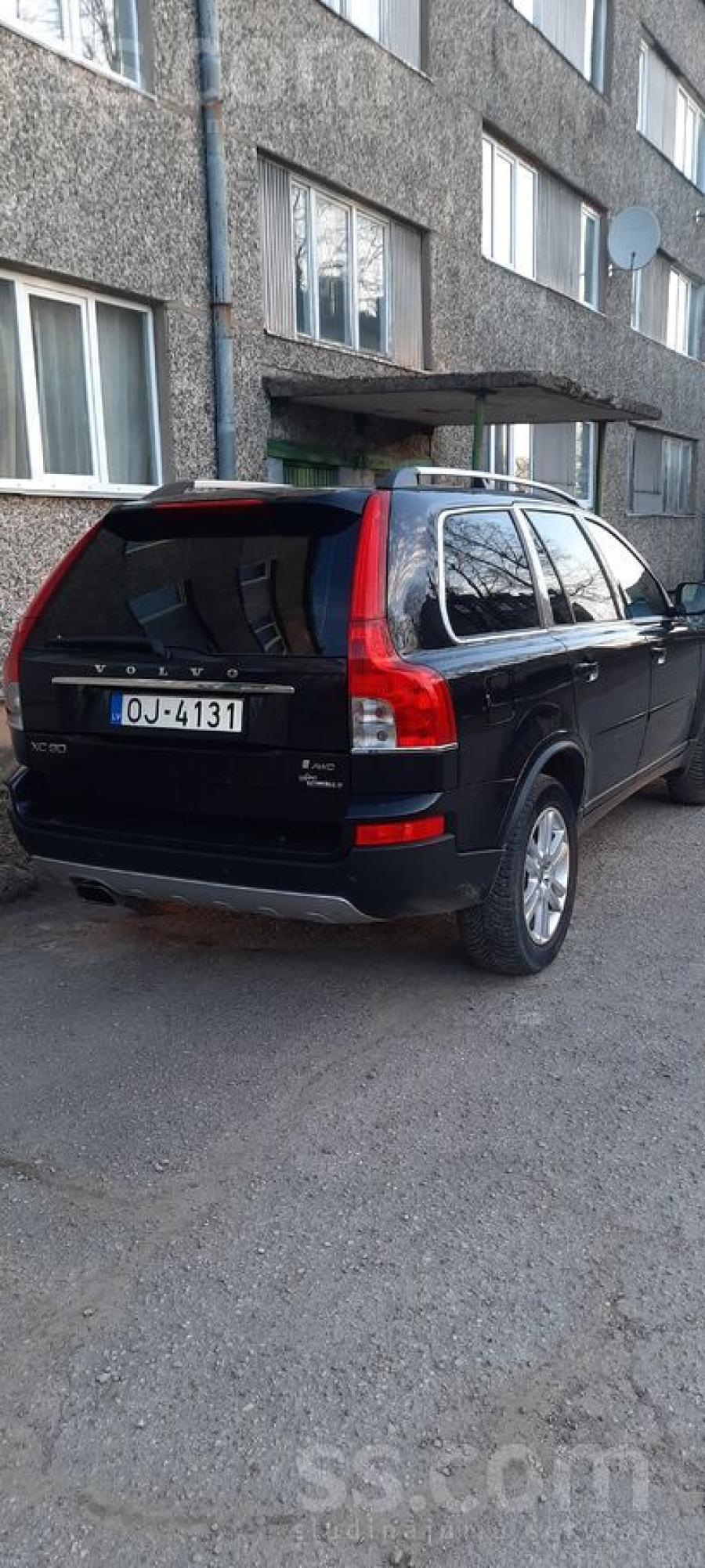 Melns Volvo XC90 2011 Preiļi, ar dzinēja tilpumu 2.40 L un nobraukumu 272 tūkst. km par 10000 €, foto 4 vietnē AUTOMOTO.COM.LV