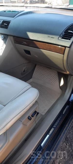 Melns Volvo XC90 2011 Preiļi, ar dzinēja tilpumu 2.40 L un nobraukumu 272 tūkst. km par 10000 €, foto 5 vietnē AUTOMOTO.COM.LV