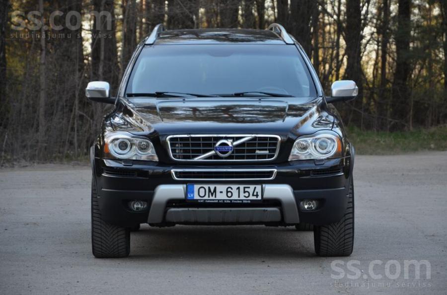 Black Volvo XC90 2011 in Riga, with an engine capacity of 2.40 L and mileage of 285 thousand km for 10990 €, photo 3 on AUTOMOTO.COM.LV