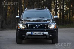 Black Volvo XC90 2011 in Riga, with an engine capacity of 2.40 L and mileage of 285 thousand km for 10990 €, photo 4 on AUTOMOTO.COM.LV