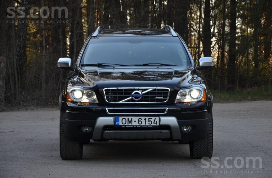 Black Volvo XC90 2011 in Riga, with an engine capacity of 2.40 L and mileage of 285 thousand km for 10990 €, photo 4 on AUTOMOTO.COM.LV