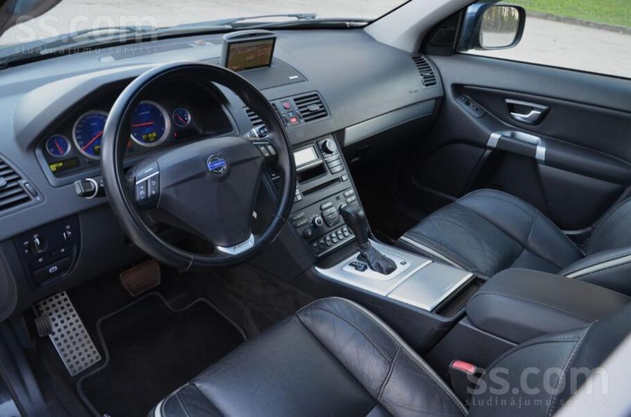 Black Volvo XC90 2011 in Riga, with an engine capacity of 2.40 L and mileage of 285 thousand km for 10990 €, photo 11 on AUTOMOTO.COM.LV