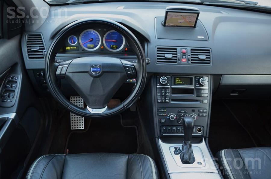 Black Volvo XC90 2011 in Riga, with an engine capacity of 2.40 L and mileage of 285 thousand km for 10990 €, photo 13 on AUTOMOTO.COM.LV