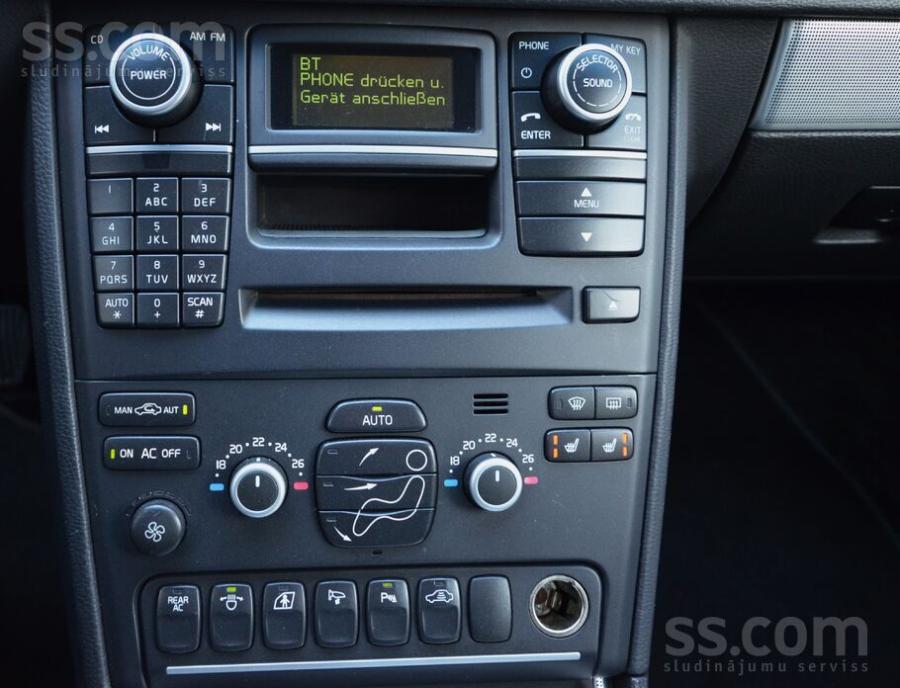 Black Volvo XC90 2011 in Riga, with an engine capacity of 2.40 L and mileage of 285 thousand km for 10990 €, photo 14 on AUTOMOTO.COM.LV