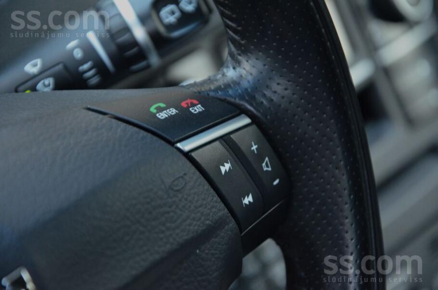 Black Volvo XC90 2011 in Riga, with an engine capacity of 2.40 L and mileage of 285 thousand km for 10990 €, photo 17 on AUTOMOTO.COM.LV
