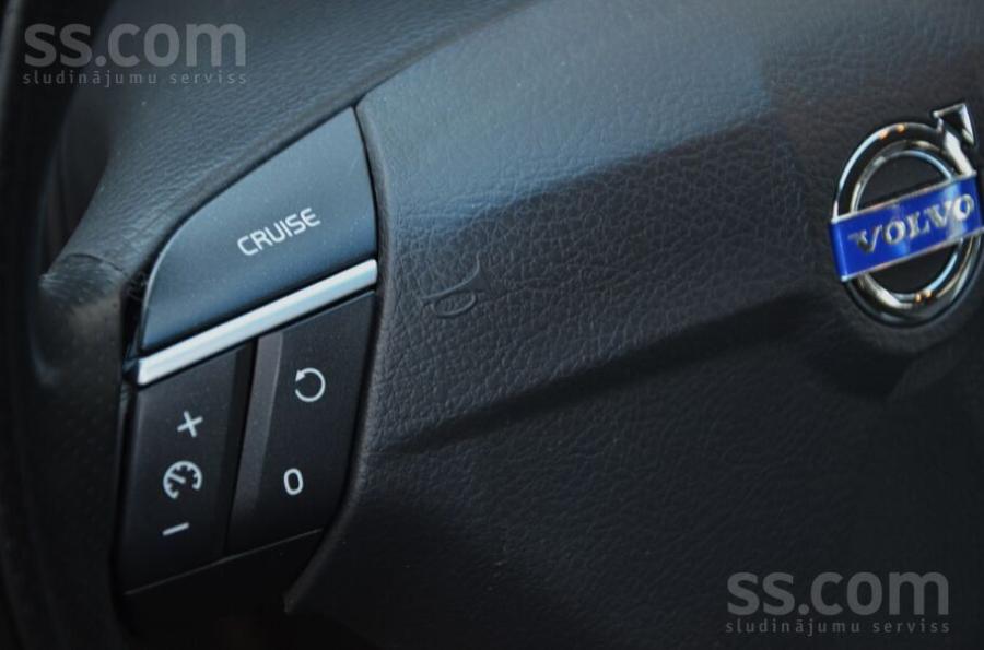 Black Volvo XC90 2011 in Riga, with an engine capacity of 2.40 L and mileage of 285 thousand km for 10990 €, photo 19 on AUTOMOTO.COM.LV