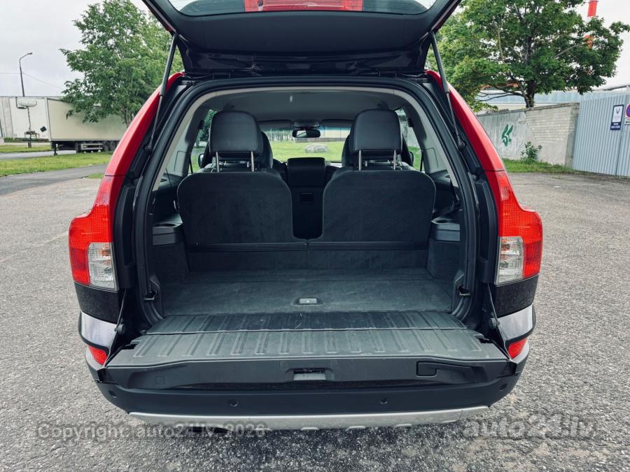 Melns Volvo XC90 2011 Tallina, ar dzinēja tilpumu 2.40 L un nobraukumu 153 tūkst. km par 10990 €, foto 11 vietnē AUTOMOTO.COM.LV