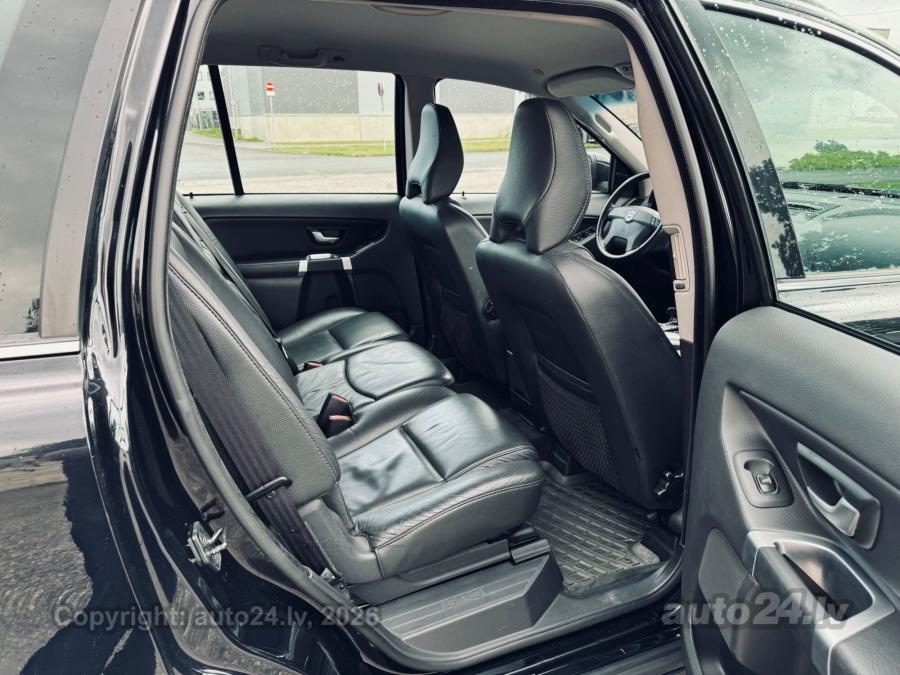 Melns Volvo XC90 2011 Tallina, ar dzinēja tilpumu 2.40 L un nobraukumu 153 tūkst. km par 10990 €, foto 12 vietnē AUTOMOTO.COM.LV