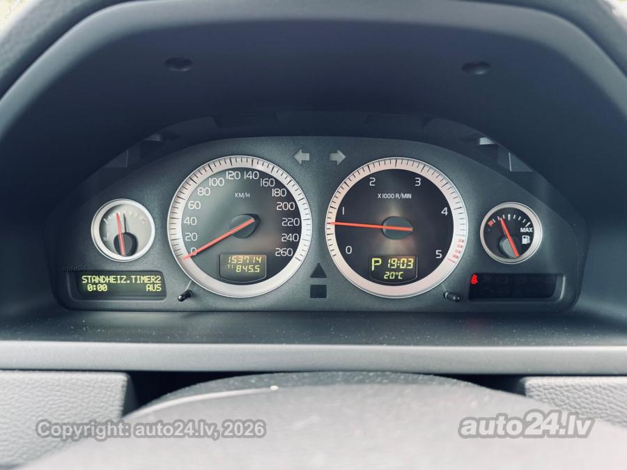Melns Volvo XC90 2011 Tallina, ar dzinēja tilpumu 2.40 L un nobraukumu 153 tūkst. km par 10990 €, foto 14 vietnē AUTOMOTO.COM.LV