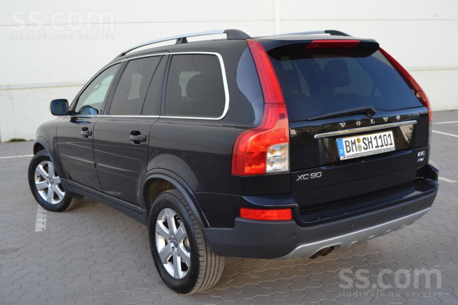 Black Volvo XC90 2011 in Riga, with an engine capacity of 2.40 L and mileage of 288 thousand km for 9390 €, photo 5 on AUTOMOTO.COM.LV