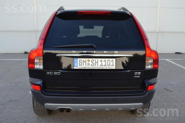 Black Volvo XC90 2011 in Riga, with an engine capacity of 2.40 L and mileage of 288 thousand km for 9390 €, photo 5 on AUTOMOTO.COM.LV