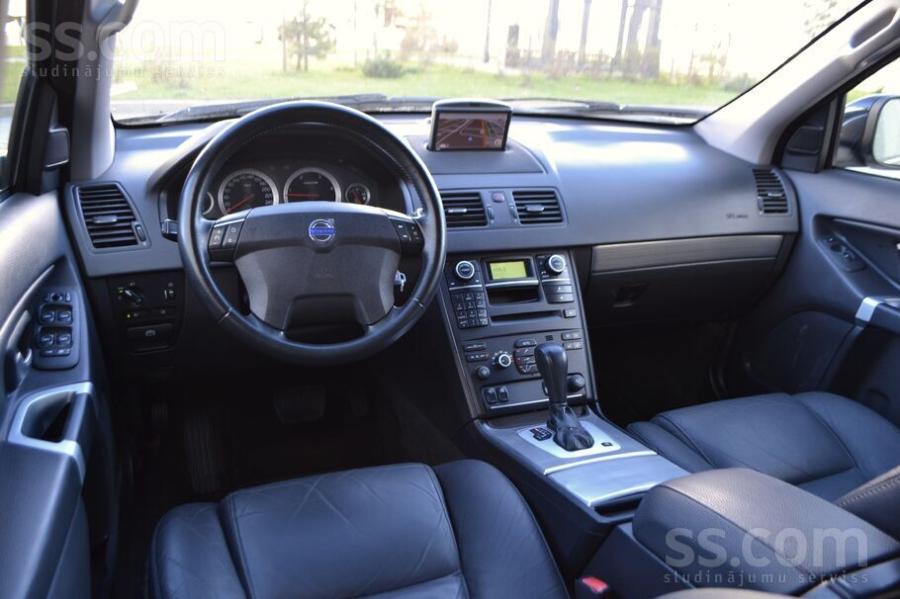 Black Volvo XC90 2011 in Riga, with an engine capacity of 2.40 L and mileage of 288 thousand km for 9390 €, photo 9 on AUTOMOTO.COM.LV