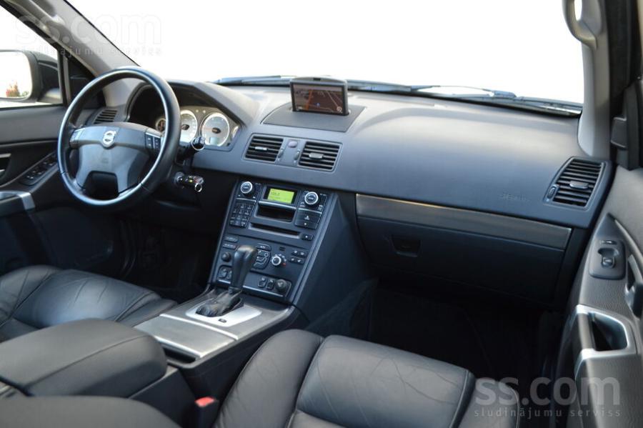 Black Volvo XC90 2011 in Riga, with an engine capacity of 2.40 L and mileage of 288 thousand km for 9390 €, photo 10 on AUTOMOTO.COM.LV