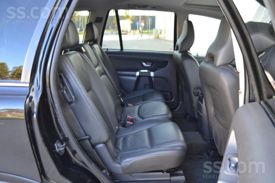 Black Volvo XC90 2011 in Riga, with an engine capacity of 2.40 L and mileage of 288 thousand km for 9390 €, photo 13 on AUTOMOTO.COM.LV