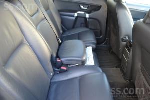 Black Volvo XC90 2011 in Riga, with an engine capacity of 2.40 L and mileage of 288 thousand km for 9390 €, photo 14 on AUTOMOTO.COM.LV