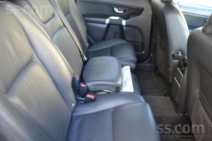 Black Volvo XC90 2011 in Riga, with an engine capacity of 2.40 L and mileage of 288 thousand km for 9390 €, photo 14 on AUTOMOTO.COM.LV