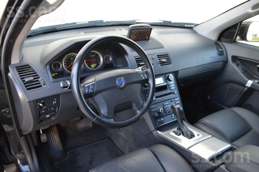 Black Volvo XC90 2011 in Riga, with an engine capacity of 2.40 L and mileage of 288 thousand km for 9390 €, photo 17 on AUTOMOTO.COM.LV