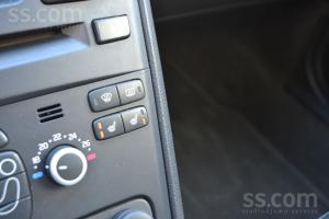Black Volvo XC90 2011 in Riga, with an engine capacity of 2.40 L and mileage of 288 thousand km for 9390 €, photo 24 on AUTOMOTO.COM.LV