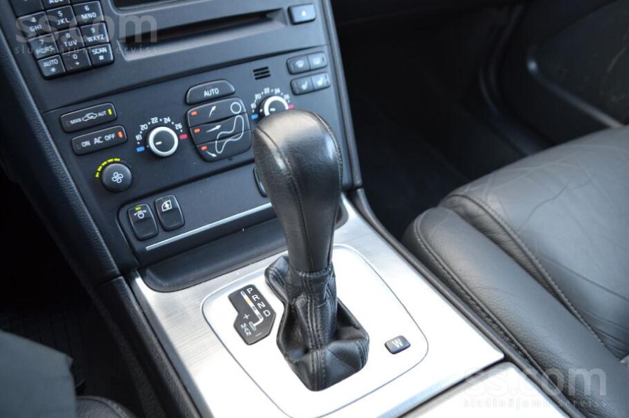 Black Volvo XC90 2011 in Riga, with an engine capacity of 2.40 L and mileage of 288 thousand km for 9390 €, photo 25 on AUTOMOTO.COM.LV