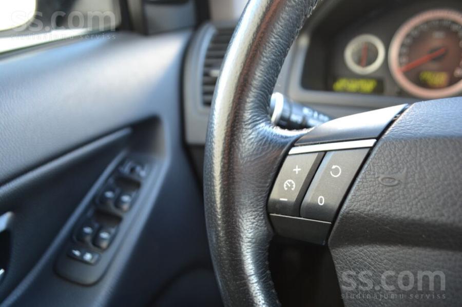 Black Volvo XC90 2011 in Riga, with an engine capacity of 2.40 L and mileage of 288 thousand km for 9390 €, photo 26 on AUTOMOTO.COM.LV