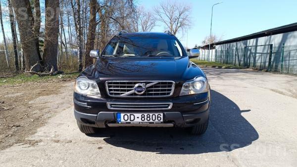 Black Volvo XC90 2011 in Riga, with an engine capacity of 2.40 L and mileage of 313 thousand km for 7800 €, photo 2 on AUTOMOTO.COM.LV