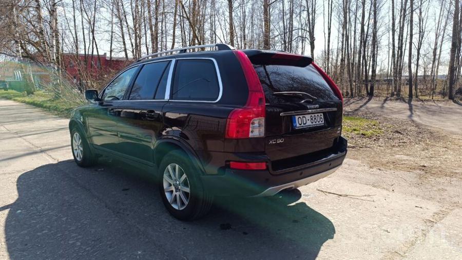 Black Volvo XC90 2011 in Riga, with an engine capacity of 2.40 L and mileage of 313 thousand km for 7800 €, photo 6 on AUTOMOTO.COM.LV