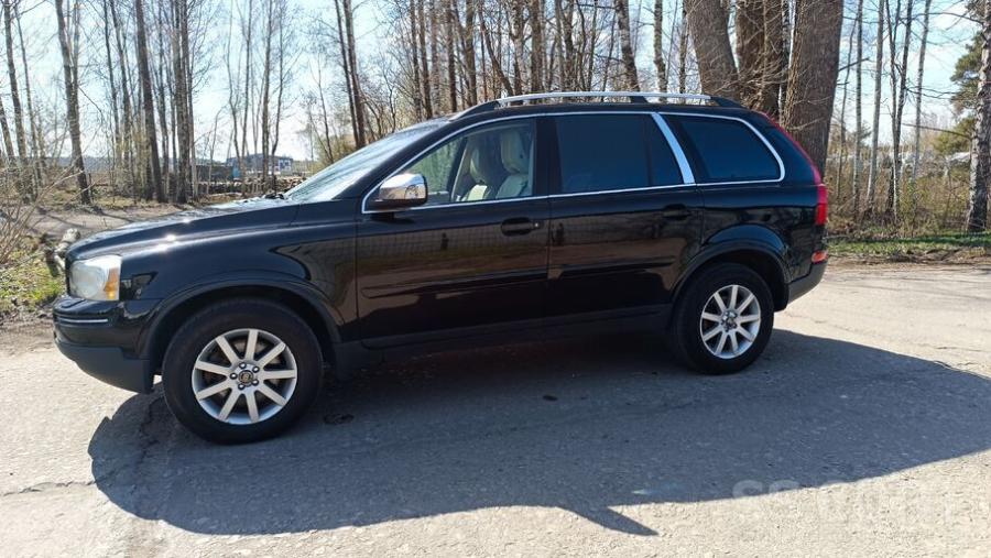 Black Volvo XC90 2011 in Riga, with an engine capacity of 2.40 L and mileage of 313 thousand km for 7800 €, photo 8 on AUTOMOTO.COM.LV