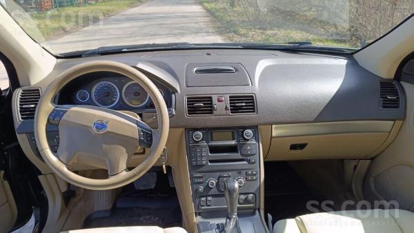 Black Volvo XC90 2011 in Riga, with an engine capacity of 2.40 L and mileage of 313 thousand km for 7800 €, photo 9 on AUTOMOTO.COM.LV