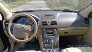 Black Volvo XC90 2011 in Riga, with an engine capacity of 2.40 L and mileage of 313 thousand km for 7800 €, photo 10 on AUTOMOTO.COM.LV