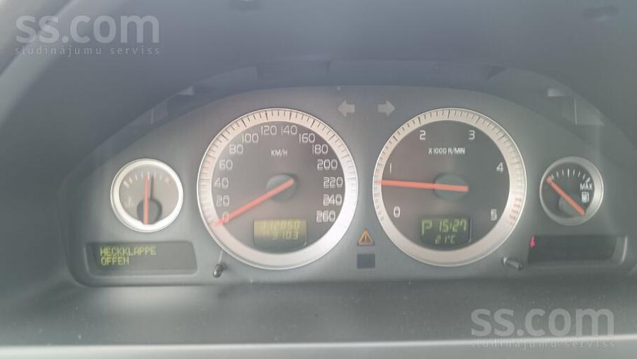 Black Volvo XC90 2011 in Riga, with an engine capacity of 2.40 L and mileage of 313 thousand km for 7800 €, photo 15 on AUTOMOTO.COM.LV